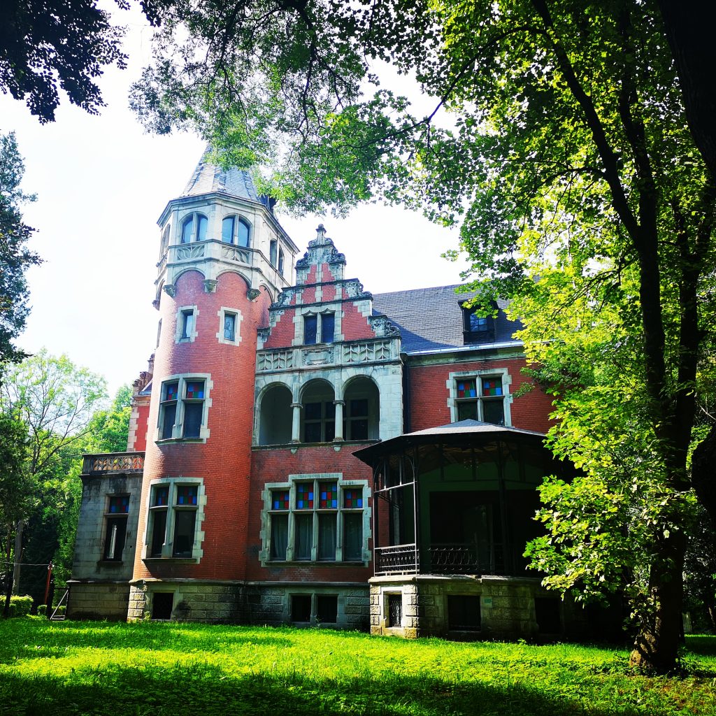 Castelul Ghika din Dofteana, un loc frumos uitat de lume - Părinți călători
